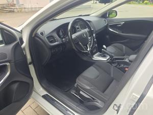 White Volvo V40 2013 in Jelgava, with an engine capacity of 1.60 L and mileage of 326 thousand km for 4000 €, photo 8 on AUTOMOTO.COM.LV