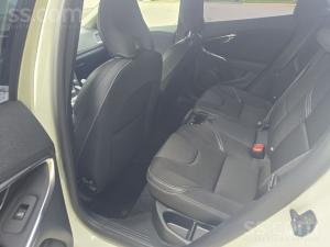 White Volvo V40 2013 in Jelgava, with an engine capacity of 1.60 L and mileage of 326 thousand km for 4000 €, photo 9 on AUTOMOTO.COM.LV