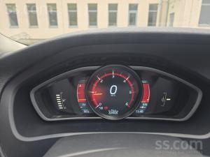 White Volvo V40 2013 in Jelgava, with an engine capacity of 1.60 L and mileage of 326 thousand km for 4000 €, photo 10 on AUTOMOTO.COM.LV