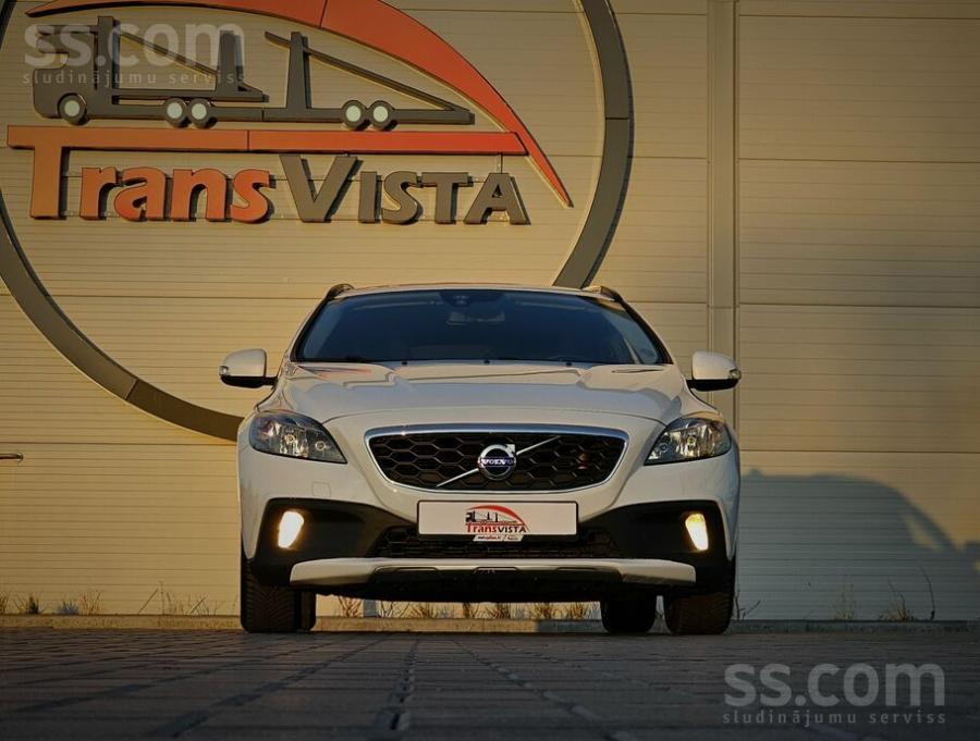 Balts Volvo V40 2014 Viļņa, ar dzinēja tilpumu 1.60 L un nobraukumu 213 tūkst. km par 1000 €, foto 2 vietnē AUTOMOTO.COM.LV