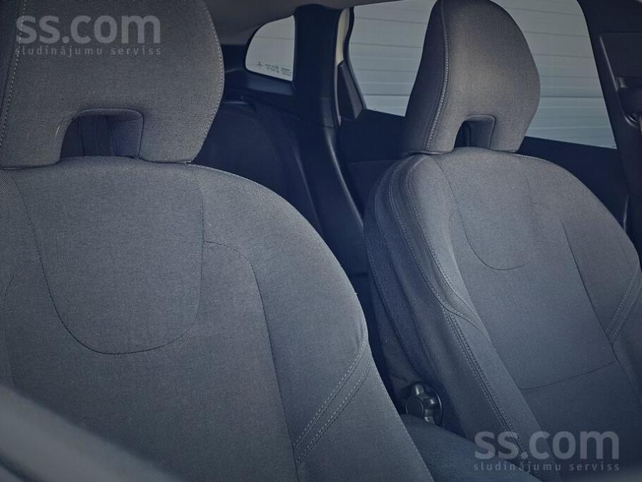 Balts Volvo V40 2014 Viļņa, ar dzinēja tilpumu 1.60 L un nobraukumu 213 tūkst. km par 1000 €, foto 9 vietnē AUTOMOTO.COM.LV