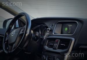 Balts Volvo V40 2014 Viļņa, ar dzinēja tilpumu 1.60 L un nobraukumu 213 tūkst. km par 1000 €, foto 15 vietnē AUTOMOTO.COM.LV