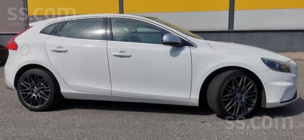 Balts Volvo V40 2014 Rīga, ar dzinēja tilpumu 2.00 L un nobraukumu 0 tūkst. km par 8970 €, foto 10 vietnē AUTOMOTO.COM.LV