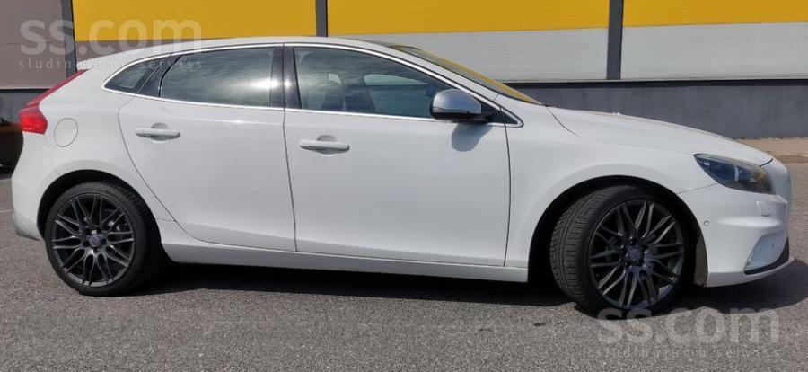 Balts Volvo V40 2014 Rīga, ar dzinēja tilpumu 2.00 L un nobraukumu 0 tūkst. km par 6990 €, foto 10 vietnē AUTOMOTO.COM.LV