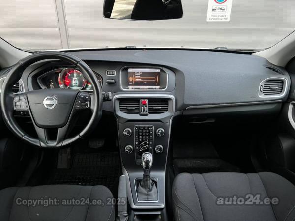 Balts Volvo V40 2014 Tallina, ar dzinēja tilpumu 1.60 L un nobraukumu 265 tūkst. km par 7500 €, foto 11 vietnē AUTOMOTO.COM.LV