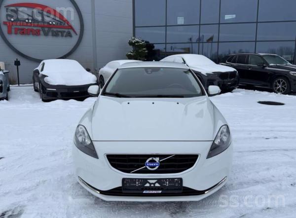 White Volvo V40 2014 in Telschi, with an engine capacity of 1.60 L and mileage of 174 thousand km for 5999 €, photo 2 on AUTOMOTO.COM.LV