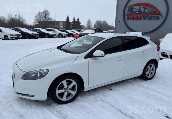White Volvo V40 2014 in Telschi, with an engine capacity of 1.60 L and mileage of 174 thousand km for 5999 €, photo 7 on AUTOMOTO.COM.LV