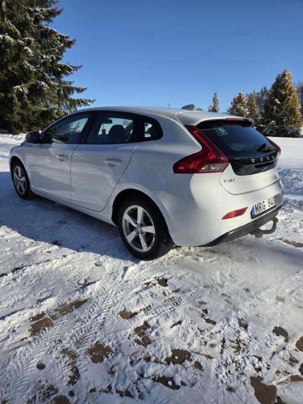 White Volvo V40 2014 in Kaunas, with an engine capacity of 1.56 L and mileage of 246 thousand km for 6650 €, photo 2 on AUTOMOTO.COM.LV
