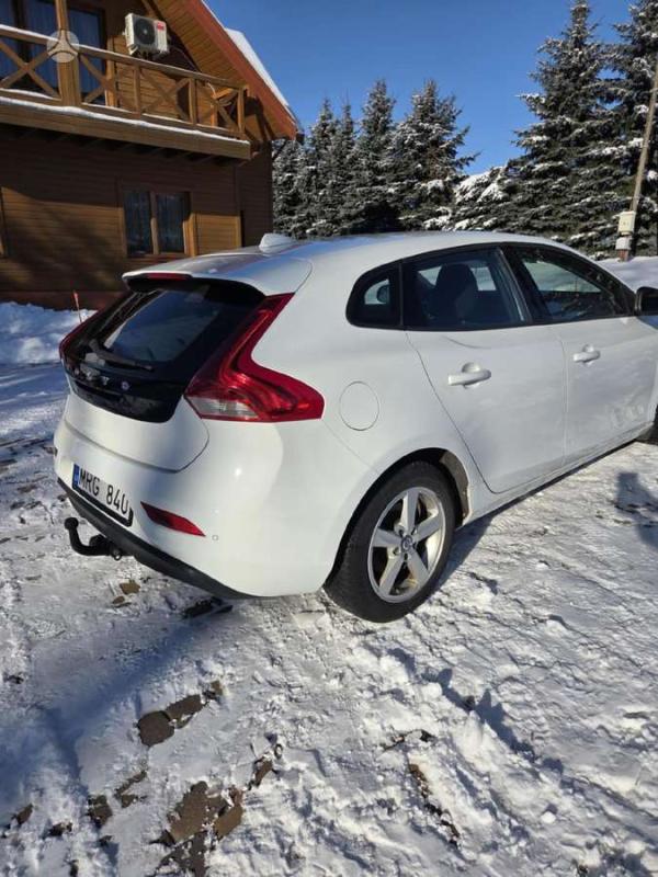 White Volvo V40 2014 in Kaunas, with an engine capacity of 1.56 L and mileage of 246 thousand km for 6650 €, photo 3 on AUTOMOTO.COM.LV