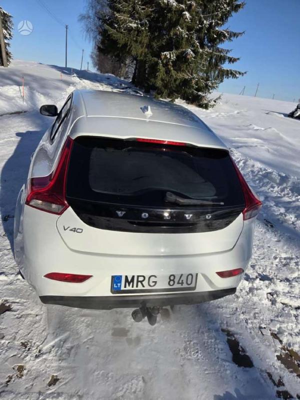 White Volvo V40 2014 in Kaunas, with an engine capacity of 1.56 L and mileage of 246 thousand km for 6650 €, photo 5 on AUTOMOTO.COM.LV