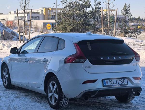 White Volvo V40 2014 in Vilnius, with an engine capacity of 1.56 L and mileage of 276 thousand km for 5999 €, photo 2 on AUTOMOTO.COM.LV