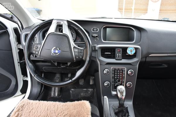 Balts Volvo V40 2014 Plungė, ar dzinēja tilpumu 1.60 L un nobraukumu 151 tūkst. km par 6000 €, foto 5 vietnē AUTOMOTO.COM.LV