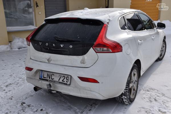 Balts Volvo V40 2014 Plungė, ar dzinēja tilpumu 1.60 L un nobraukumu 151 tūkst. km par 6000 €, foto 8 vietnē AUTOMOTO.COM.LV