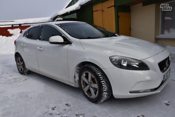 Balts Volvo V40 2014 Plungė, ar dzinēja tilpumu 1.60 L un nobraukumu 151 tūkst. km par 6000 €, foto 11 vietnē AUTOMOTO.COM.LV