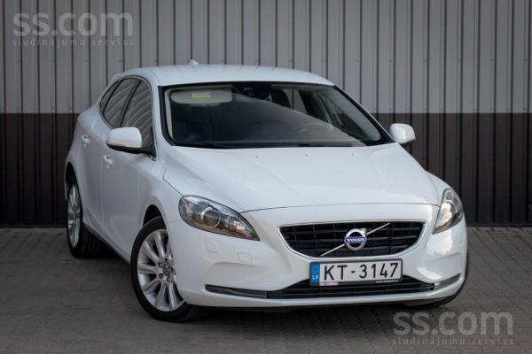 White Volvo V40 2014 in Talsi, with an engine capacity of 2.00 L and mileage of 163 thousand km for 7250 €, photo 1 on AUTOMOTO.COM.LV