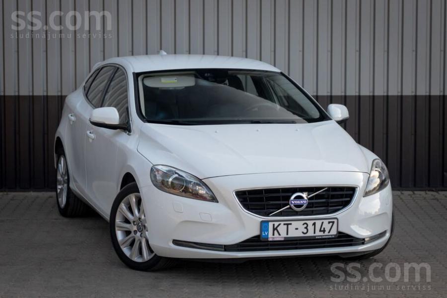 White Volvo V40 2014 in Talsi, with an engine capacity of 2.00 L and mileage of 163 thousand km for 7250 €, photo 1 on AUTOMOTO.COM.LV