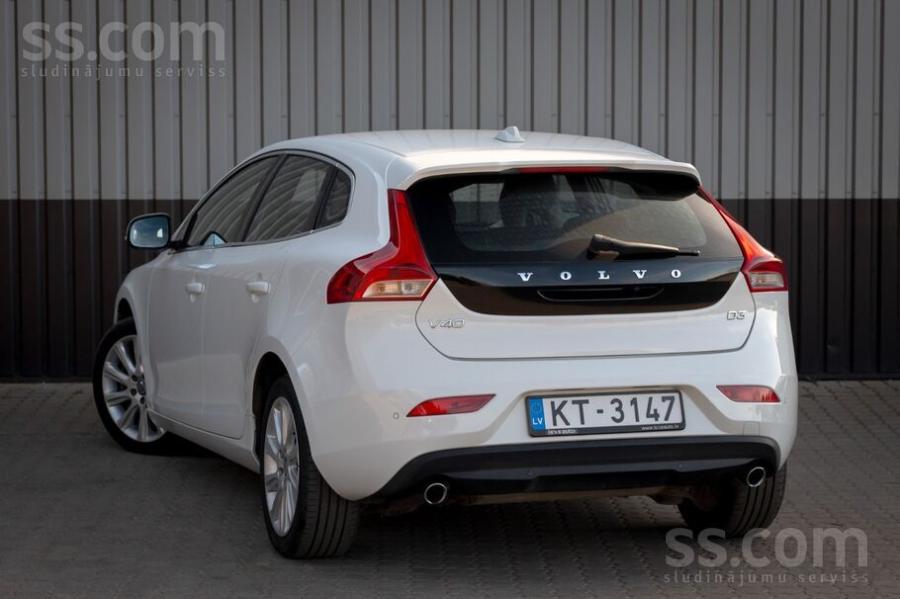 White Volvo V40 2014 in Talsi, with an engine capacity of 2.00 L and mileage of 163 thousand km for 7250 €, photo 5 on AUTOMOTO.COM.LV