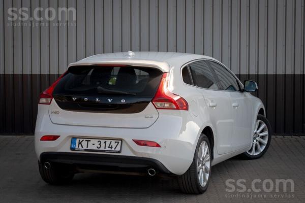 White Volvo V40 2014 in Talsi, with an engine capacity of 2.00 L and mileage of 163 thousand km for 7250 €, photo 7 on AUTOMOTO.COM.LV