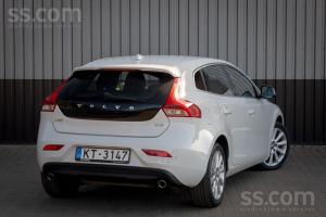 White Volvo V40 2014 in Talsi, with an engine capacity of 2.00 L and mileage of 163 thousand km for 7250 €, photo 8 on AUTOMOTO.COM.LV