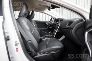 White Volvo V40 2014 in Talsi, with an engine capacity of 2.00 L and mileage of 163 thousand km for 7250 €, photo 13 on AUTOMOTO.COM.LV