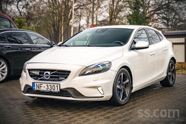 Balts Volvo V40 2014 Rīga, ar dzinēja tilpumu 2.00 L un nobraukumu 0 tūkst. km par 6990 €, foto 1 vietnē AUTOMOTO.COM.LV