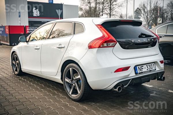 Balts Volvo V40 2014 Rīga, ar dzinēja tilpumu 2.00 L un nobraukumu 0 tūkst. km par 6990 €, foto 6 vietnē AUTOMOTO.COM.LV