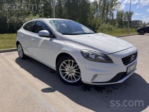 White Volvo V40 2014 in Aizkraukle, with an engine capacity of 1.60 L and mileage of 324 thousand km for 6000 €, photo  on AUTOMOTO.COM.LV