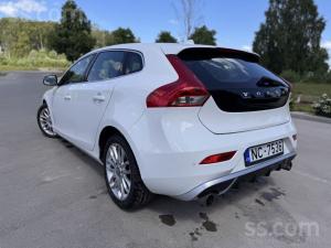White Volvo V40 2014 in Aizkraukle, with an engine capacity of 1.60 L and mileage of 324 thousand km for 6000 €, photo 4 on AUTOMOTO.COM.LV