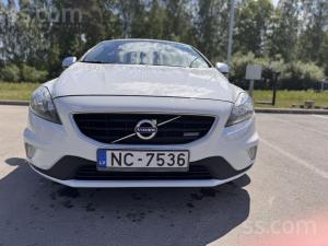 White Volvo V40 2014 in Aizkraukle, with an engine capacity of 1.60 L and mileage of 324 thousand km for 6000 €, photo 5 on AUTOMOTO.COM.LV