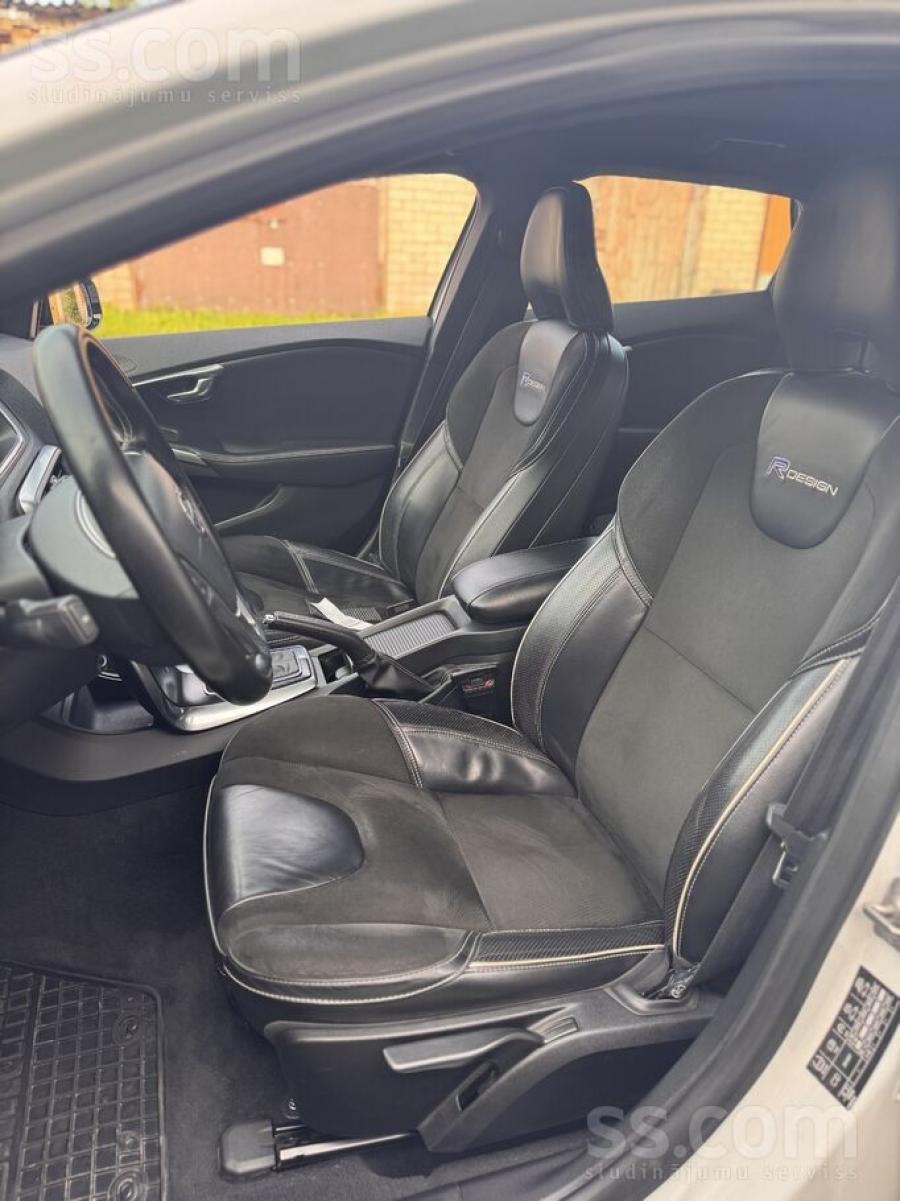White Volvo V40 2014 in Aizkraukle, with an engine capacity of 1.60 L and mileage of 324 thousand km for 6000 €, photo 13 on AUTOMOTO.COM.LV