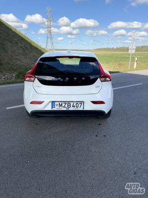 White Volvo V40 2014 in Kaunas, with an engine capacity of 1.60 L and mileage of 280 thousand km for 4800 €, photo 3 on AUTOMOTO.COM.LV