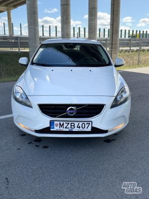 White Volvo V40 2014 in Kaunas, with an engine capacity of 1.60 L and mileage of 280 thousand km for 4800 €, photo 6 on AUTOMOTO.COM.LV