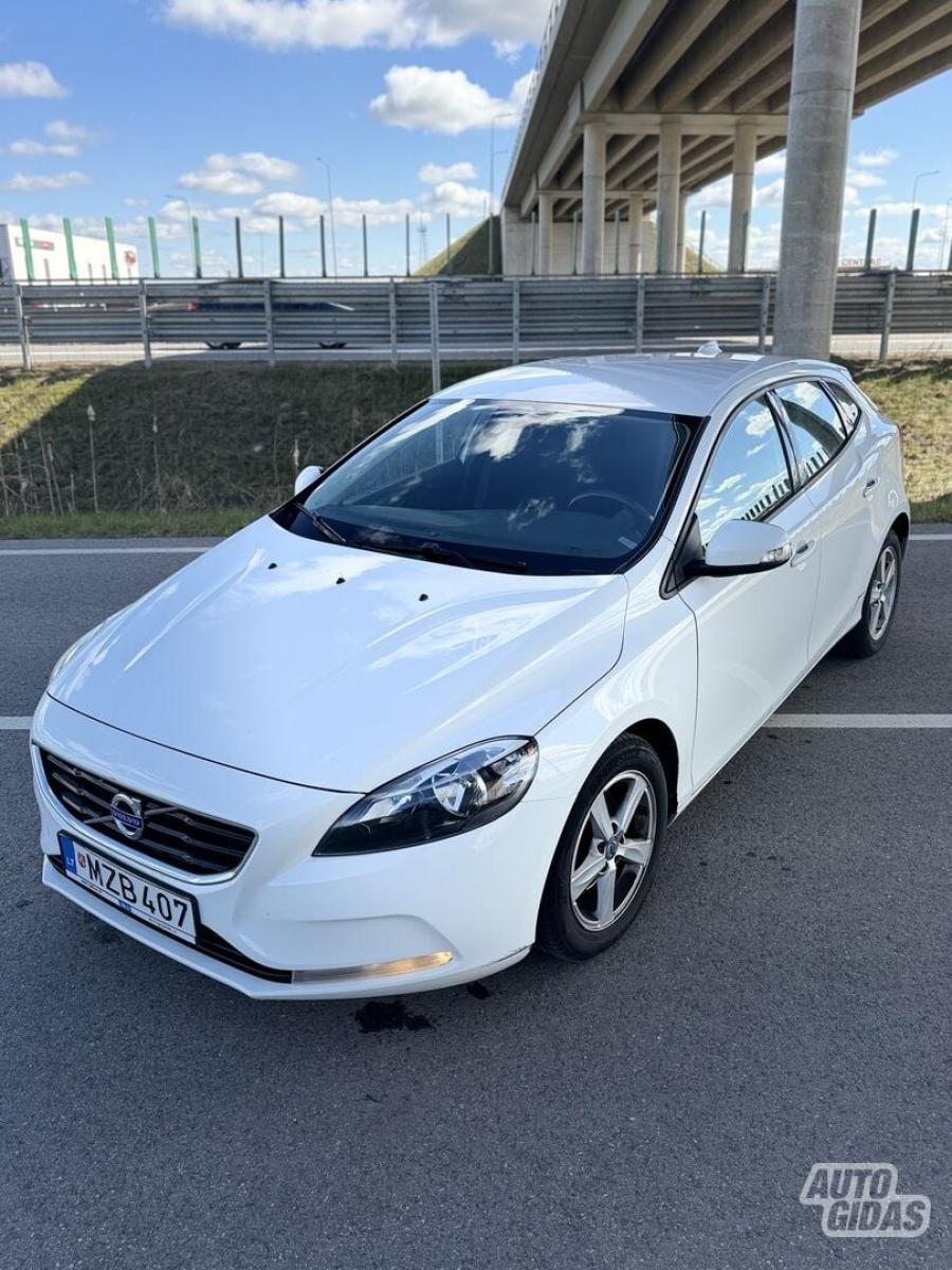 White Volvo V40 2014 in Kaunas, with an engine capacity of 1.60 L and mileage of 280 thousand km for 4800 €, photo 7 on AUTOMOTO.COM.LV