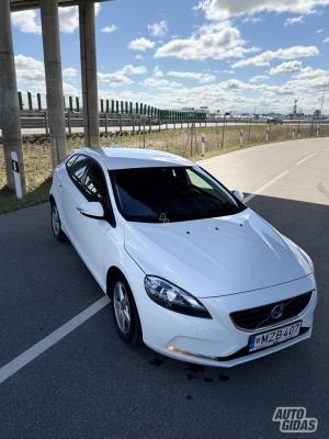 White Volvo V40 2014 in Kaunas, with an engine capacity of 1.60 L and mileage of 280 thousand km for 4800 €, photo 8 on AUTOMOTO.COM.LV