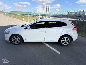 White Volvo V40 2014 in Kaunas, with an engine capacity of 1.60 L and mileage of 280 thousand km for 4800 €, photo 9 on AUTOMOTO.COM.LV