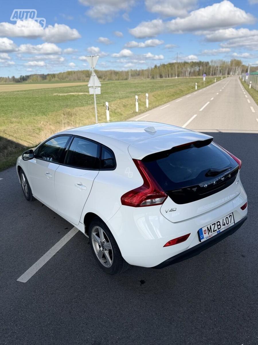 White Volvo V40 2014 in Kaunas, with an engine capacity of 1.60 L and mileage of 280 thousand km for 4800 €, photo 10 on AUTOMOTO.COM.LV