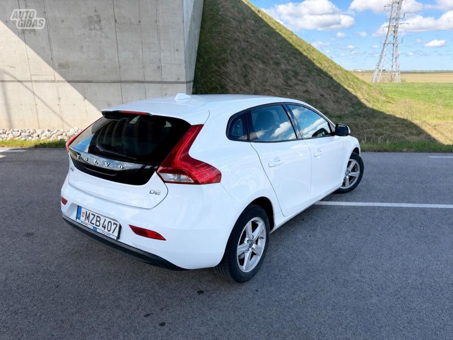 White Volvo V40 2014 in Kaunas, with an engine capacity of 1.60 L and mileage of 280 thousand km for 4800 €, photo 11 on AUTOMOTO.COM.LV