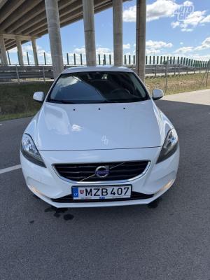White Volvo V40 2014 in Kaunas, with an engine capacity of 1.60 L and mileage of 280 thousand km for 4800 €, photo 13 on AUTOMOTO.COM.LV