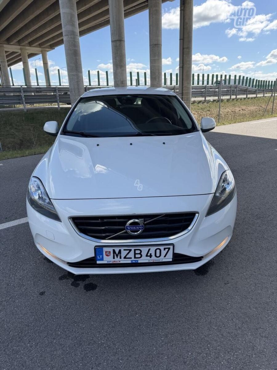 White Volvo V40 2014 in Kaunas, with an engine capacity of 1.60 L and mileage of 280 thousand km for 4800 €, photo 13 on AUTOMOTO.COM.LV