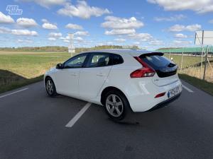 White Volvo V40 2014 in Kaunas, with an engine capacity of 1.60 L and mileage of 280 thousand km for 4800 €, photo 16 on AUTOMOTO.COM.LV