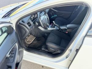 White Volvo V40 2014 in Kaunas, with an engine capacity of 1.60 L and mileage of 280 thousand km for 4800 €, photo 22 on AUTOMOTO.COM.LV