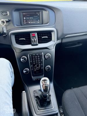 White Volvo V40 2014 in Kaunas, with an engine capacity of 1.60 L and mileage of 280 thousand km for 4800 €, photo 24 on AUTOMOTO.COM.LV
