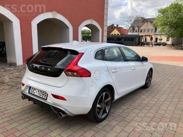 Balts Volvo V40 2014 Bauska, ar dzinēja tilpumu 2.00 L un nobraukumu 380 tūkst. km par 5400 €, foto 6 vietnē AUTOMOTO.COM.LV