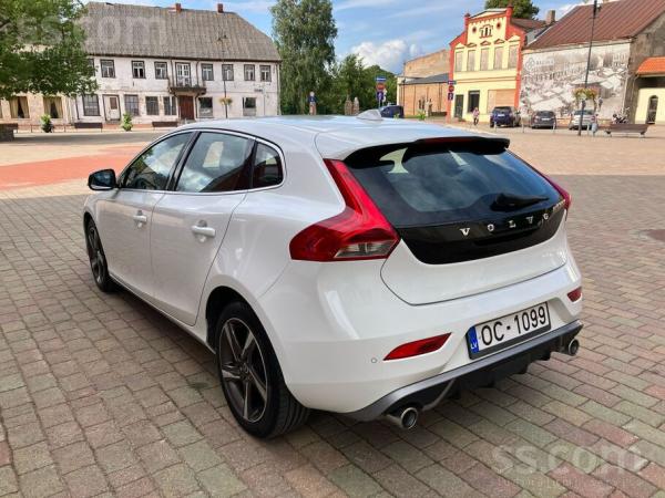 Balts Volvo V40 2014 Bauska, ar dzinēja tilpumu 2.00 L un nobraukumu 380 tūkst. km par 5400 €, foto 7 vietnē AUTOMOTO.COM.LV