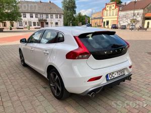Balts Volvo V40 2014 Bauska, ar dzinēja tilpumu 2.00 L un nobraukumu 380 tūkst. km par 5400 €, foto 8 vietnē AUTOMOTO.COM.LV