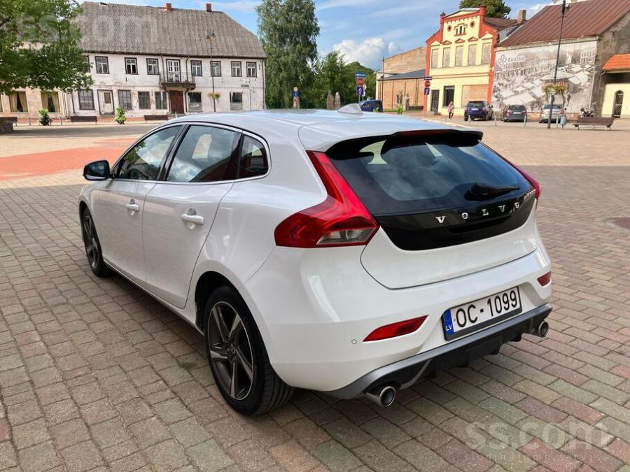 Balts Volvo V40 2014 Bauska, ar dzinēja tilpumu 2.00 L un nobraukumu 380 tūkst. km par 5400 €, foto 8 vietnē AUTOMOTO.COM.LV