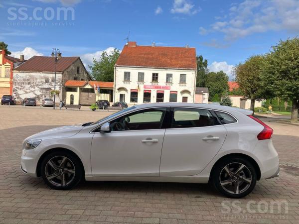 Balts Volvo V40 2014 Bauska, ar dzinēja tilpumu 2.00 L un nobraukumu 380 tūkst. km par 5400 €, foto 8 vietnē AUTOMOTO.COM.LV
