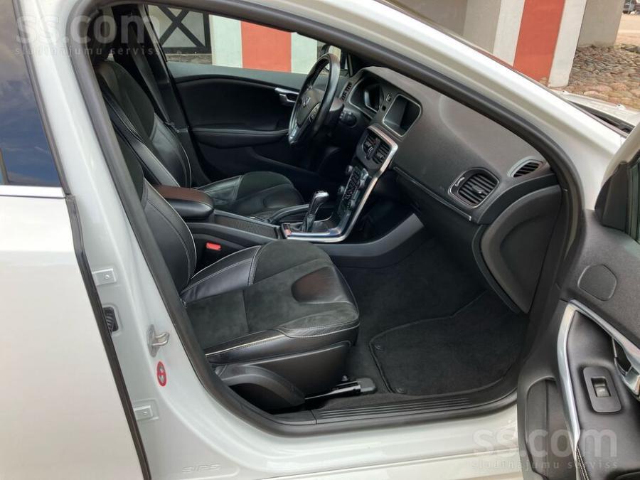 Balts Volvo V40 2014 Bauska, ar dzinēja tilpumu 2.00 L un nobraukumu 380 tūkst. km par 5400 €, foto 13 vietnē AUTOMOTO.COM.LV