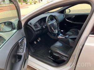 Balts Volvo V40 2014 Bauska, ar dzinēja tilpumu 2.00 L un nobraukumu 380 tūkst. km par 5400 €, foto 14 vietnē AUTOMOTO.COM.LV