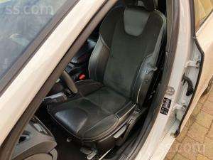 Balts Volvo V40 2014 Bauska, ar dzinēja tilpumu 2.00 L un nobraukumu 380 tūkst. km par 5400 €, foto 15 vietnē AUTOMOTO.COM.LV